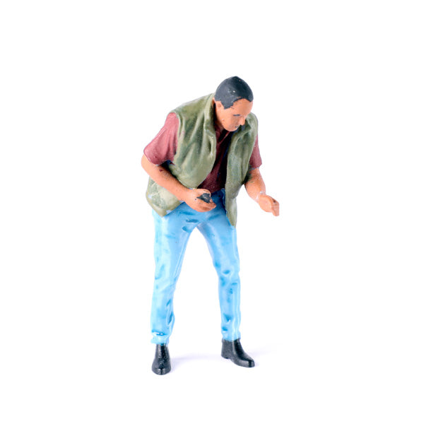Tara Figures DSP043 - Male Hunched Over – Slot Car Supply