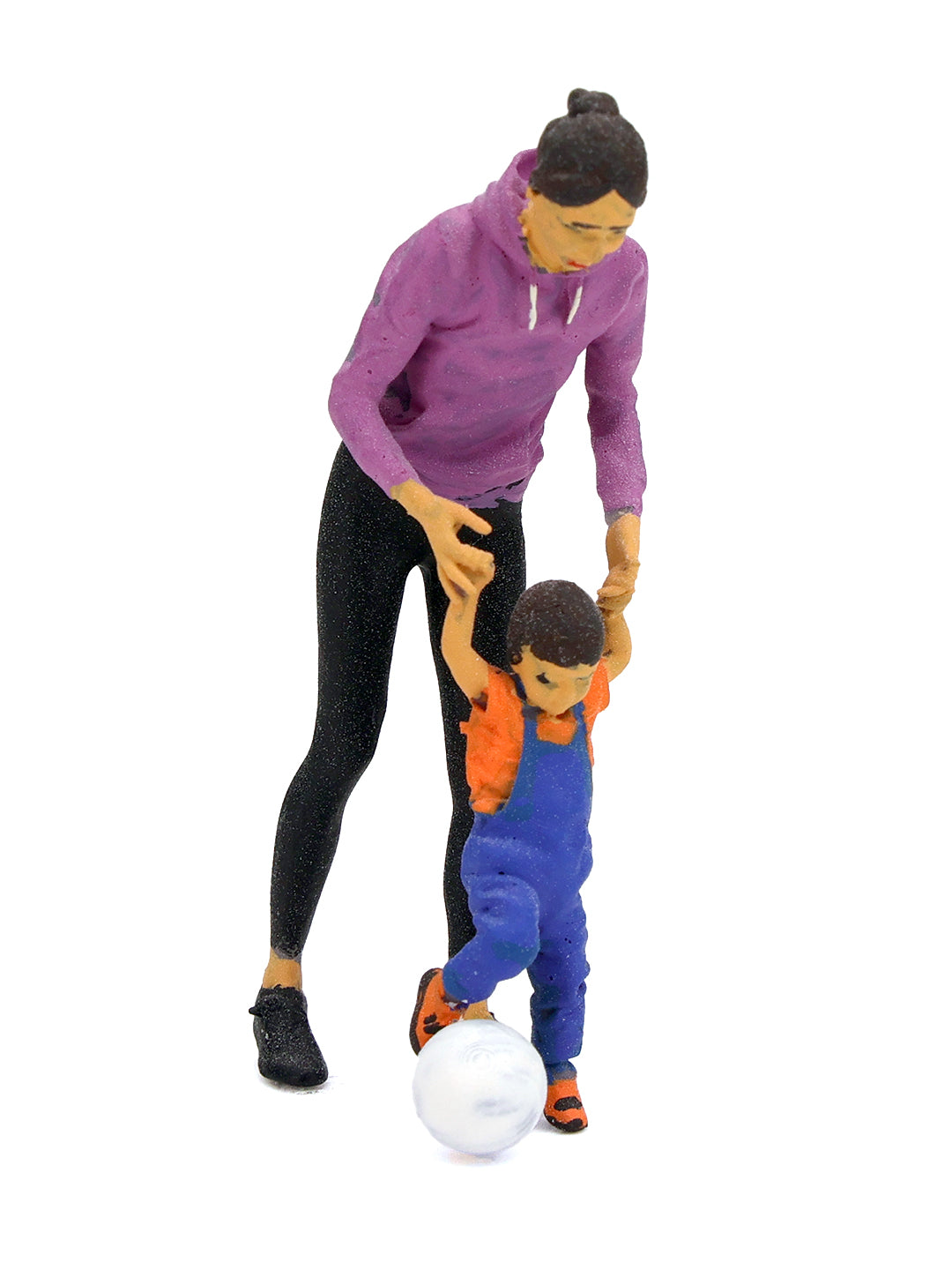 Tara Figures TAR069 - Mother with Child & Ball – Slot Car Supply